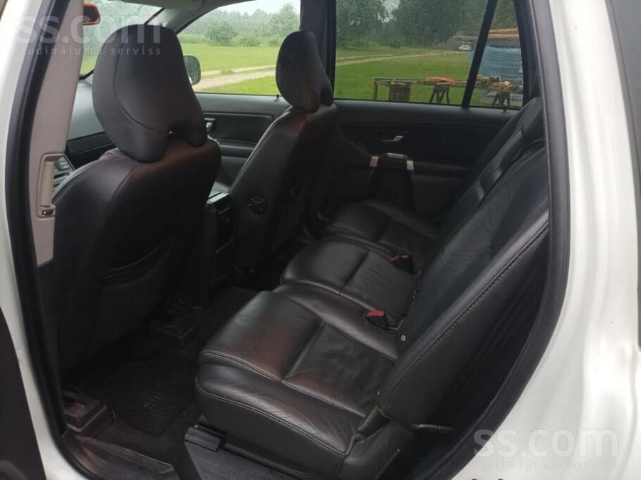 Balts Volvo XC90 2007 Rīga, ar dzinēja tilpumu 2.40 L un nobraukumu 297 tūkst. km par 4599 €, foto 7 vietnē AUTOMOTO.COM.LV