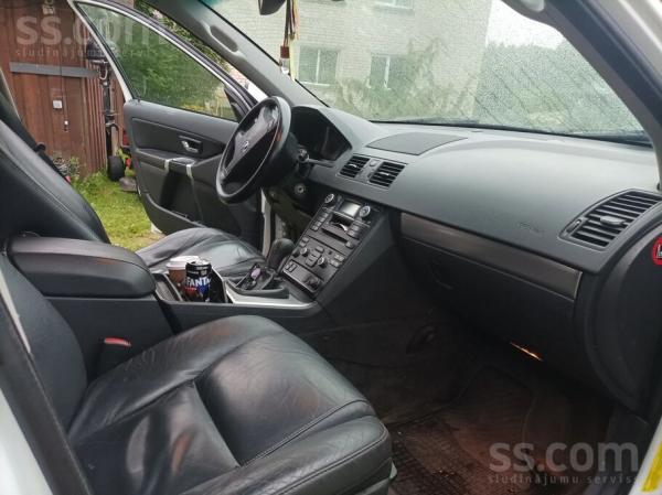 Balts Volvo XC90 2007 Rīga, ar dzinēja tilpumu 2.40 L un nobraukumu 297 tūkst. km par 4599 €, foto 8 vietnē AUTOMOTO.COM.LV