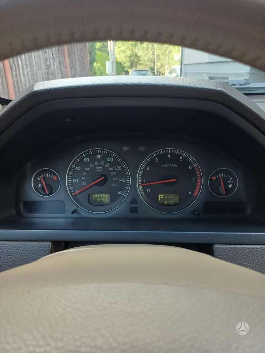 Balts Volvo XC90 2007 Panevēža, ar dzinēja tilpumu 3.20 L un nobraukumu 295 tūkst. km par 2500 €, foto 6 vietnē AUTOMOTO.COM.LV