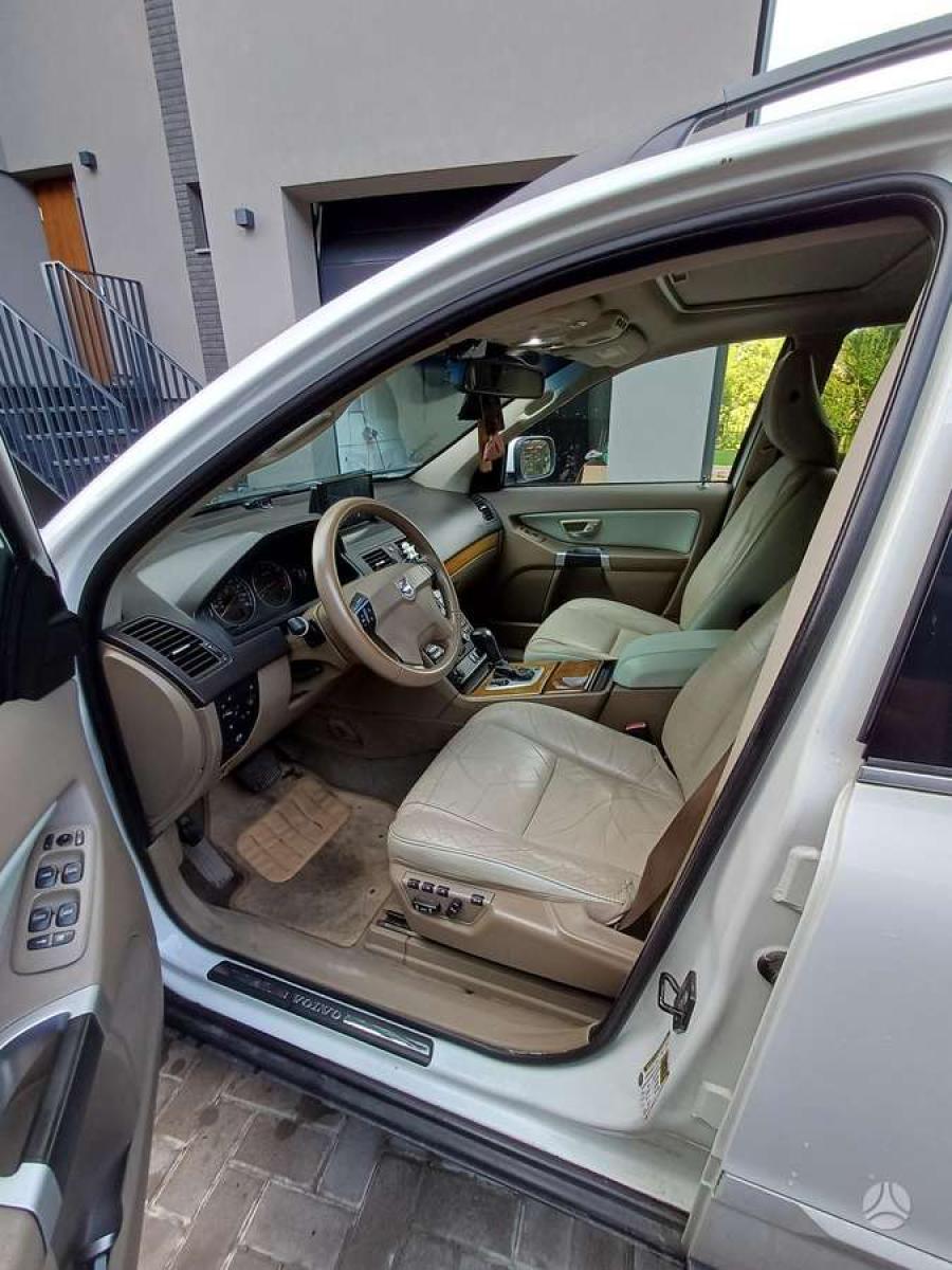 Balts Volvo XC90 2007 Panevēža, ar dzinēja tilpumu 3.20 L un nobraukumu 295 tūkst. km par 2500 €, foto 9 vietnē AUTOMOTO.COM.LV