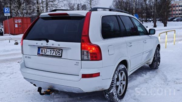 White Volvo XC90 2007 in Riga, with an engine capacity of 3.20 L and mileage of 215 thousand km for 6750 €, photo 9 on AUTOMOTO.COM.LV