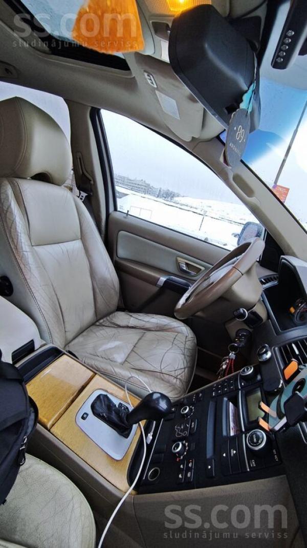White Volvo XC90 2007 in Riga, with an engine capacity of 3.20 L and mileage of 215 thousand km for 6750 €, photo 11 on AUTOMOTO.COM.LV