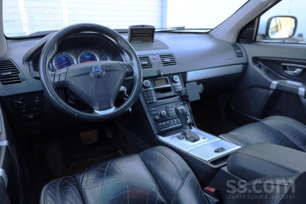 White Volvo XC90 2008 in Riga, with an engine capacity of 2.40 L and mileage of 0 thousand km for 4995 €, photo 7 on AUTOMOTO.COM.LV