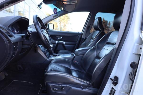White Volvo XC90 2008 in Riga, with an engine capacity of 2.40 L and mileage of 0 thousand km for 4995 €, photo 8 on AUTOMOTO.COM.LV