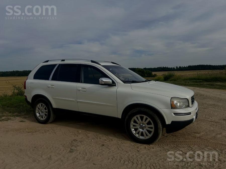 White Volvo XC90 2008 in Jelgava, with an engine capacity of 2.40 L and mileage of 366 thousand km for 5480 €, photo 4 on AUTOMOTO.COM.LV