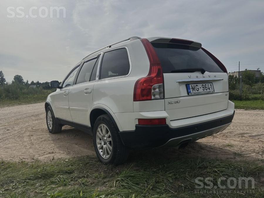 White Volvo XC90 2008 in Jelgava, with an engine capacity of 2.40 L and mileage of 366 thousand km for 5480 €, photo 5 on AUTOMOTO.COM.LV