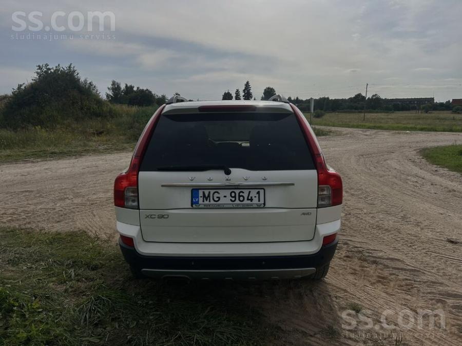 White Volvo XC90 2008 in Jelgava, with an engine capacity of 2.40 L and mileage of 366 thousand km for 5480 €, photo 6 on AUTOMOTO.COM.LV