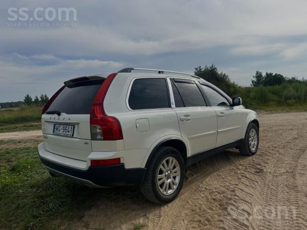 White Volvo XC90 2008 in Jelgava, with an engine capacity of 2.40 L and mileage of 366 thousand km for 5480 €, photo 6 on AUTOMOTO.COM.LV