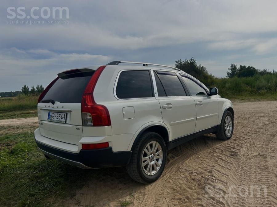 White Volvo XC90 2008 in Jelgava, with an engine capacity of 2.40 L and mileage of 366 thousand km for 5480 €, photo 7 on AUTOMOTO.COM.LV