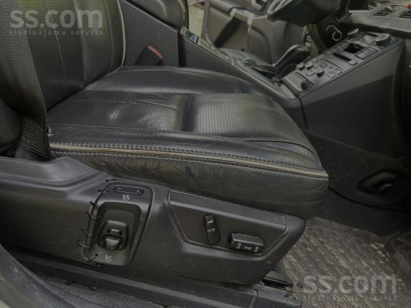 White Volvo XC90 2008 in Jelgava, with an engine capacity of 2.40 L and mileage of 366 thousand km for 5480 €, photo 9 on AUTOMOTO.COM.LV