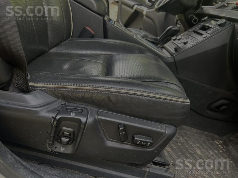 White Volvo XC90 2008 in Jelgava, with an engine capacity of 2.40 L and mileage of 366 thousand km for 5480 €, photo 10 on AUTOMOTO.COM.LV