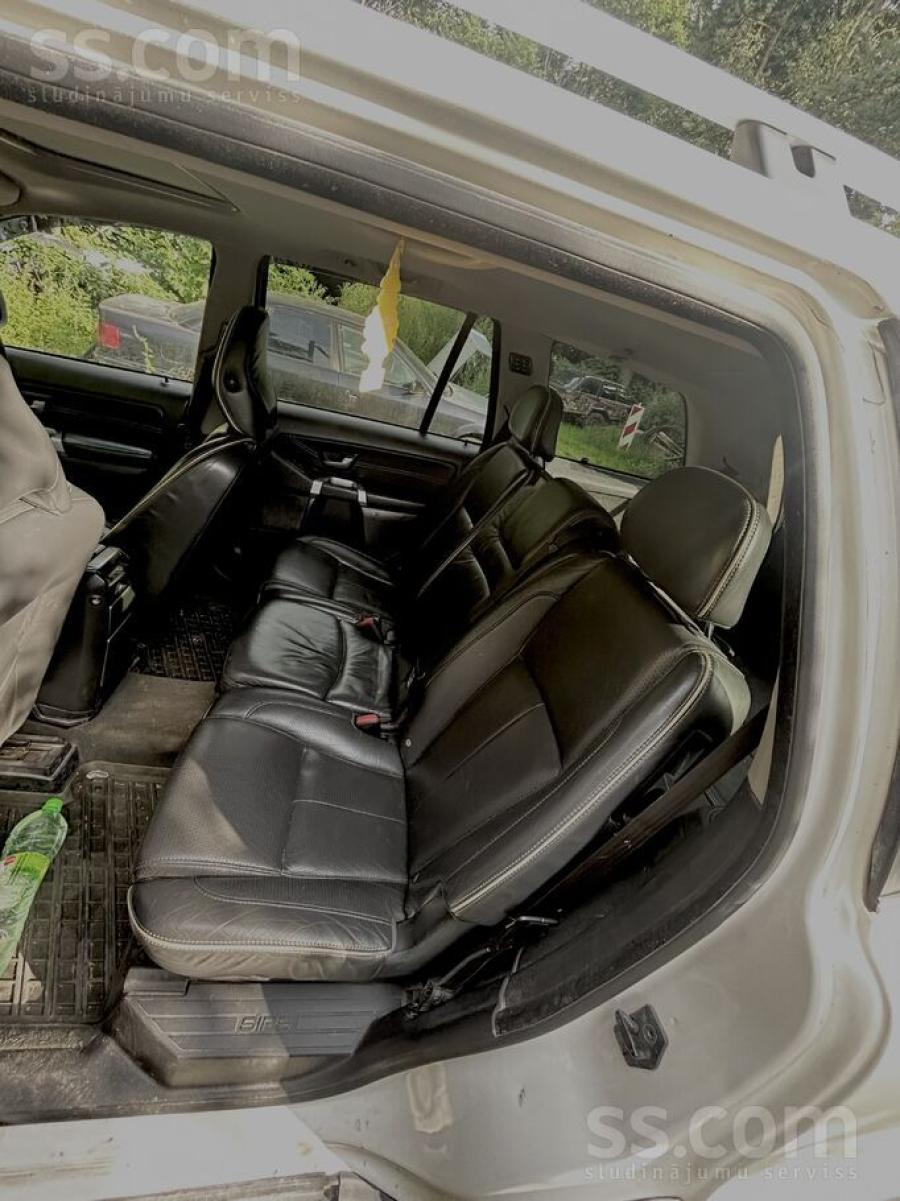 White Volvo XC90 2008 in Jelgava, with an engine capacity of 2.40 L and mileage of 366 thousand km for 5480 €, photo 14 on AUTOMOTO.COM.LV