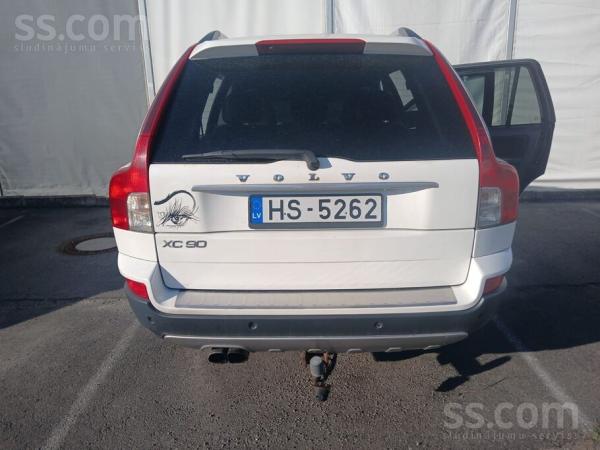White Volvo XC90 2008 in Daugavpils, with an engine capacity of 2.40 L and mileage of 411 thousand km for 5300 €, photo 2 on AUTOMOTO.COM.LV