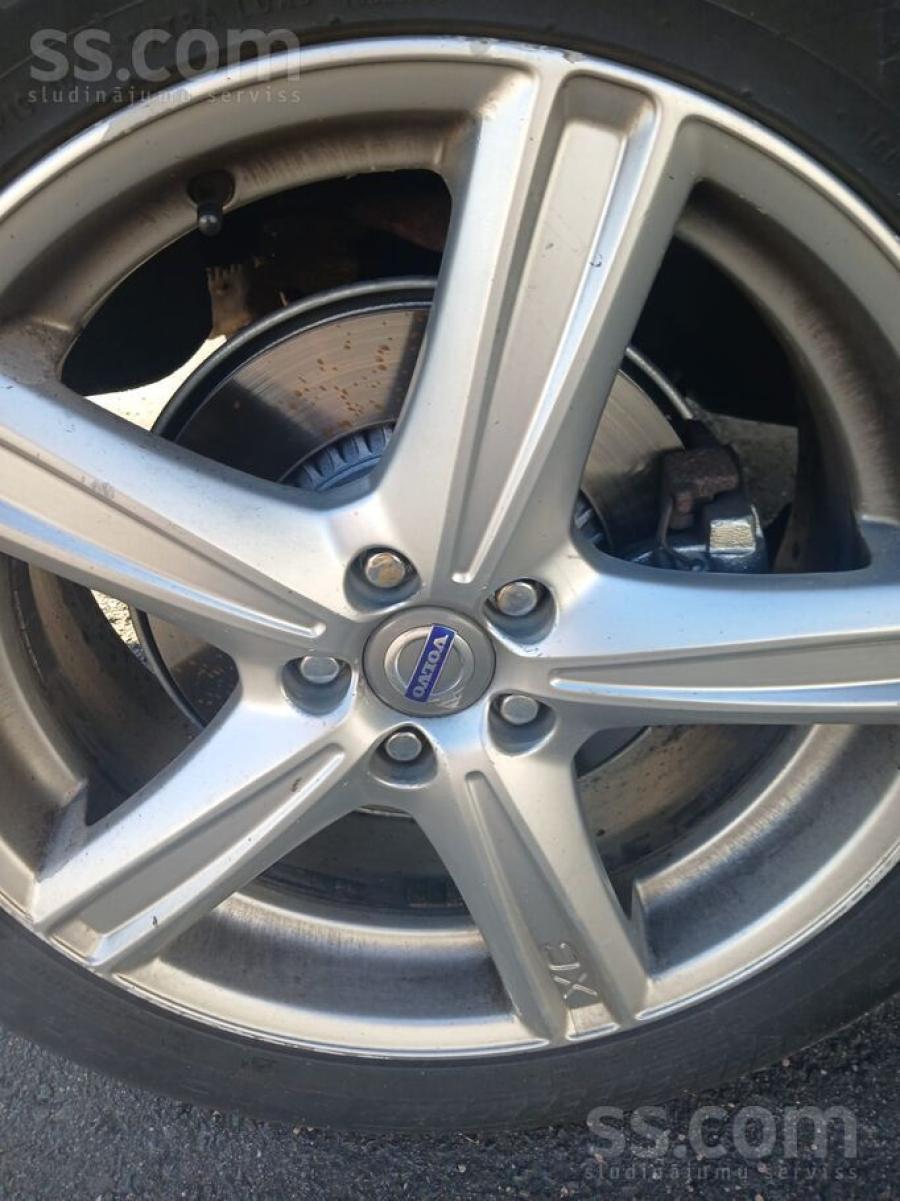 Balts Volvo XC90 2008 Daugavpils, ar dzinēja tilpumu 2.40 L un nobraukumu 411 tūkst. km par 5300 €, foto 6 vietnē AUTOMOTO.COM.LV