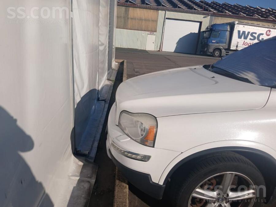 Balts Volvo XC90 2008 Daugavpils, ar dzinēja tilpumu 2.40 L un nobraukumu 411 tūkst. km par 5300 €, foto 14 vietnē AUTOMOTO.COM.LV