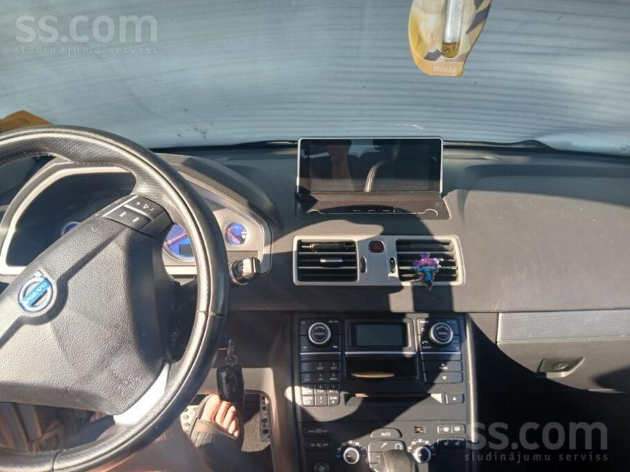 Balts Volvo XC90 2008 Daugavpils, ar dzinēja tilpumu 2.40 L un nobraukumu 411 tūkst. km par 5300 €, foto 17 vietnē AUTOMOTO.COM.LV
