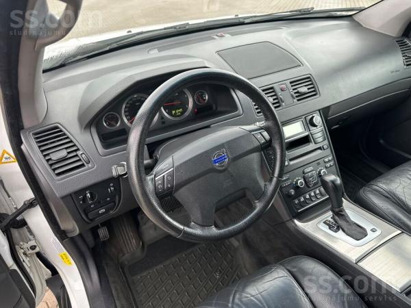 Balts Volvo XC90 2008 Rīga, ar dzinēja tilpumu 2.40 L un nobraukumu 227 tūkst. km par 4780 €, foto 7 vietnē AUTOMOTO.COM.LV
