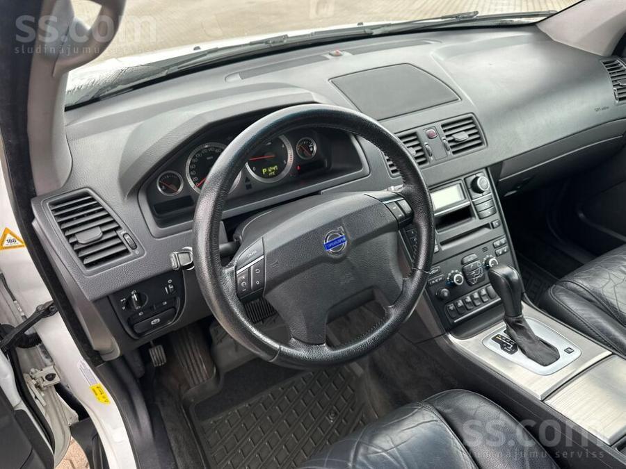 Balts Volvo XC90 2008 Rīga, ar dzinēja tilpumu 2.40 L un nobraukumu 227 tūkst. km par 4780 €, foto 8 vietnē AUTOMOTO.COM.LV