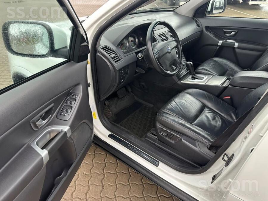 Balts Volvo XC90 2008 Rīga, ar dzinēja tilpumu 2.40 L un nobraukumu 227 tūkst. km par 4780 €, foto 9 vietnē AUTOMOTO.COM.LV
