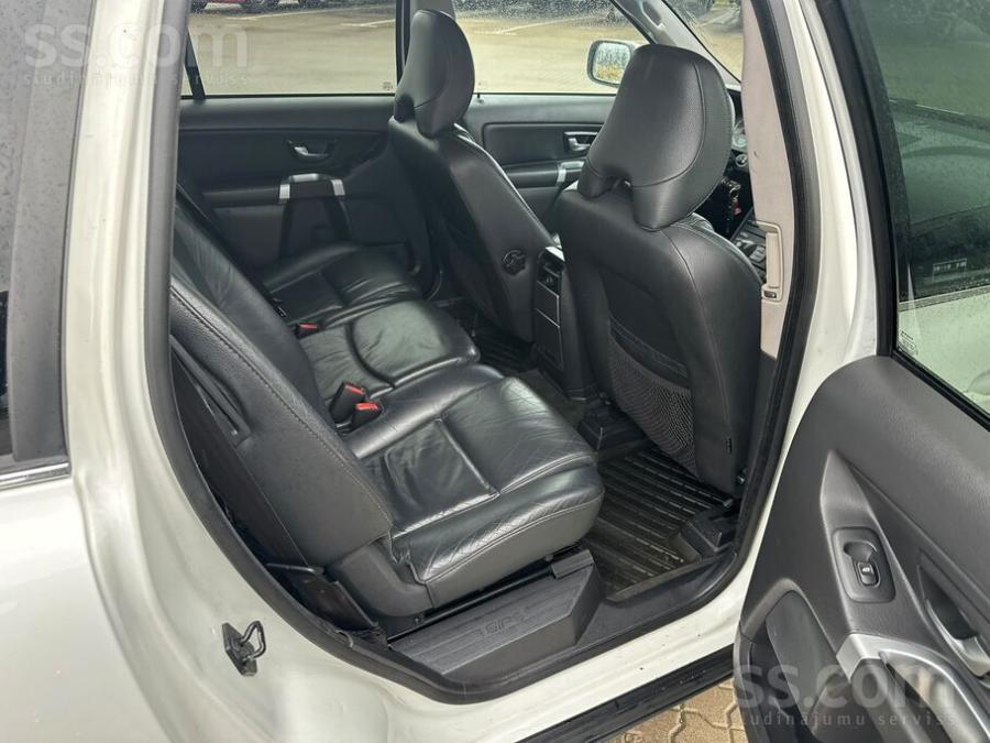 Balts Volvo XC90 2008 Rīga, ar dzinēja tilpumu 2.40 L un nobraukumu 227 tūkst. km par 4780 €, foto 13 vietnē AUTOMOTO.COM.LV