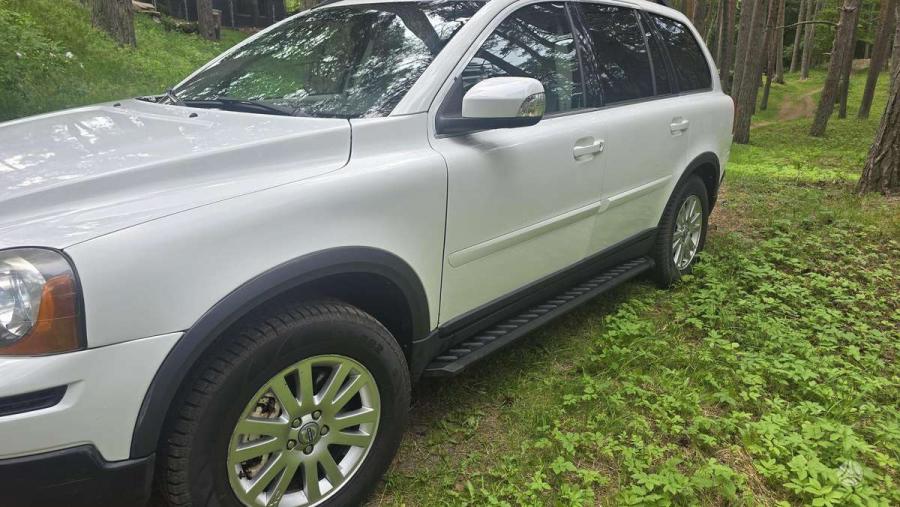 White Volvo XC90 2008 in Riga, with an engine capacity of 3.19 L and mileage of 275 thousand km for 4500 €, photo 3 on AUTOMOTO.COM.LV