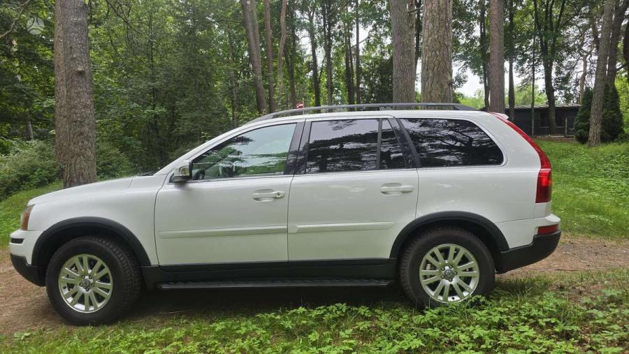White Volvo XC90 2008 in Riga, with an engine capacity of 3.19 L and mileage of 275 thousand km for 4500 €, photo 8 on AUTOMOTO.COM.LV