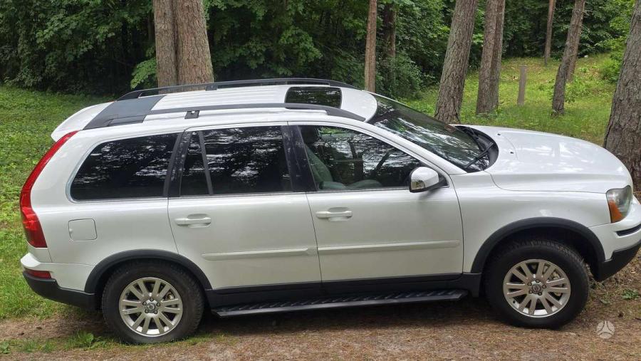 White Volvo XC90 2008 in Riga, with an engine capacity of 3.19 L and mileage of 275 thousand km for 4500 €, photo 9 on AUTOMOTO.COM.LV