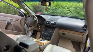 White Volvo XC90 2008 in Riga, with an engine capacity of 3.19 L and mileage of 275 thousand km for 4500 €, photo 11 on AUTOMOTO.COM.LV