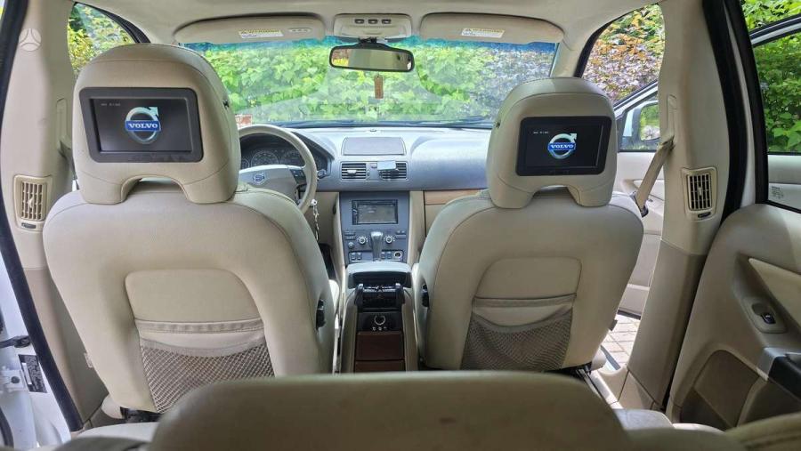 White Volvo XC90 2008 in Riga, with an engine capacity of 3.19 L and mileage of 275 thousand km for 4500 €, photo 17 on AUTOMOTO.COM.LV