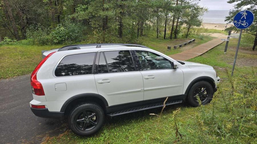 White Volvo XC90 2008 in Riga, with an engine capacity of 3.19 L and mileage of 275 thousand km for 4500 €, photo 28 on AUTOMOTO.COM.LV