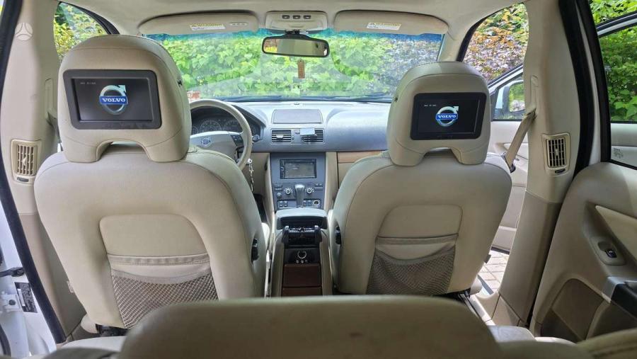 White Volvo XC90 2008 in Riga, with an engine capacity of 3.19 L and mileage of 275 thousand km for 4500 €, photo 17 on AUTOMOTO.COM.LV