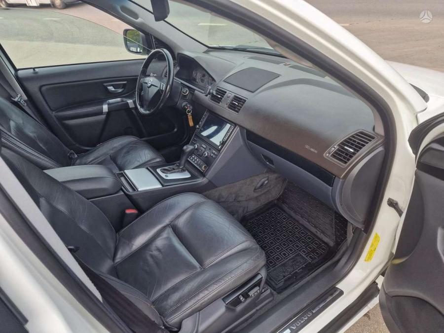 Balts Volvo XC90 2008 Kauņa, ar dzinēja tilpumu 3.20 L un nobraukumu 398 tūkst. km par 4999 €, foto 25 vietnē AUTOMOTO.COM.LV