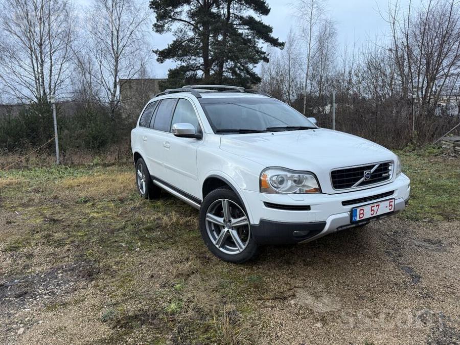 White Volvo XC90 2009 in Riga, with an engine capacity of 2.40 L and mileage of 227 thousand km for 8800 €, photo 2 on AUTOMOTO.COM.LV