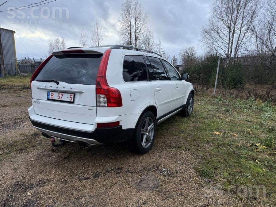 White Volvo XC90 2009 in Riga, with an engine capacity of 2.40 L and mileage of 227 thousand km for 8800 €, photo 4 on AUTOMOTO.COM.LV