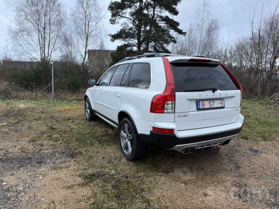 White Volvo XC90 2009 in Riga, with an engine capacity of 2.40 L and mileage of 227 thousand km for 8800 €, photo 5 on AUTOMOTO.COM.LV