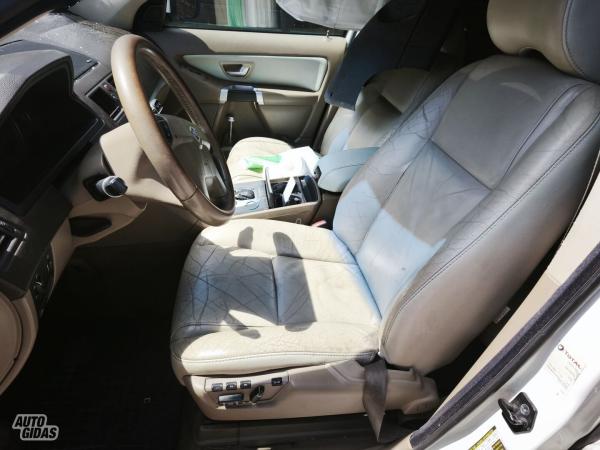 White Volvo XC90 2009 in Kaunas, with an engine capacity of 3.20 L and mileage of 225 thousand km for 1300 €, photo 9 on AUTOMOTO.COM.LV