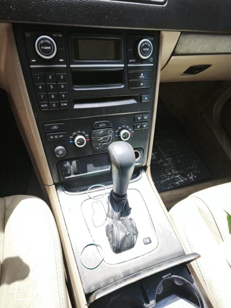 White Volvo XC90 2009 in Kaunas, with an engine capacity of 3.20 L and mileage of 225 thousand km for 1300 €, photo 12 on AUTOMOTO.COM.LV