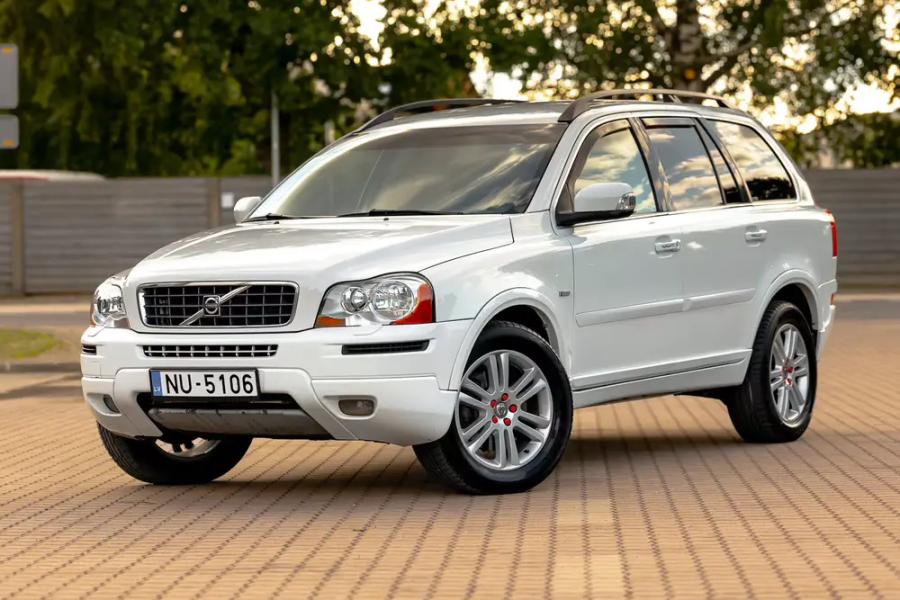 Balts Volvo XC90 2009 Jelgava, ar dzinēja tilpumu 2.40 L un nobraukumu 281 tūkst. km par 8200 €, foto 1 vietnē AUTOMOTO.COM.LV
