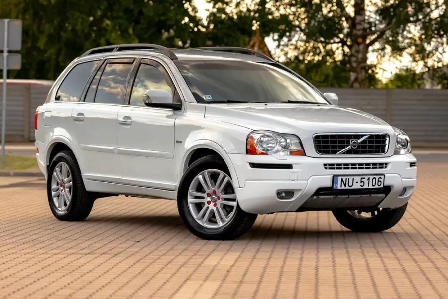 Balts Volvo XC90 2009 Jelgava, ar dzinēja tilpumu 2.40 L un nobraukumu 281 tūkst. km par 8200 €, foto 3 vietnē AUTOMOTO.COM.LV