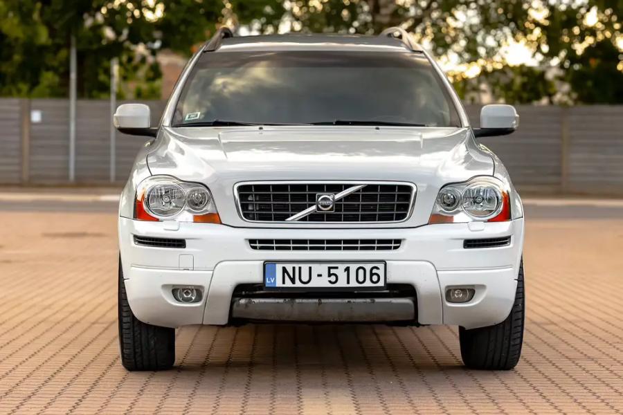 Balts Volvo XC90 2009 Jelgava, ar dzinēja tilpumu 2.40 L un nobraukumu 281 tūkst. km par 8200 €, foto 4 vietnē AUTOMOTO.COM.LV