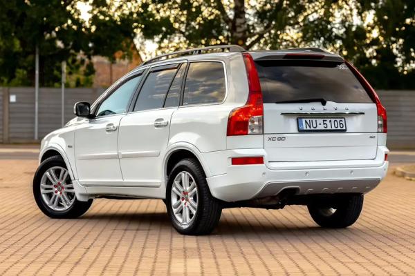 Balts Volvo XC90 2009 Jelgava, ar dzinēja tilpumu 2.40 L un nobraukumu 281 tūkst. km par 8200 €, foto 4 vietnē AUTOMOTO.COM.LV
