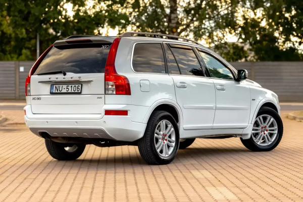 Balts Volvo XC90 2009 Jelgava, ar dzinēja tilpumu 2.40 L un nobraukumu 281 tūkst. km par 8200 €, foto 5 vietnē AUTOMOTO.COM.LV