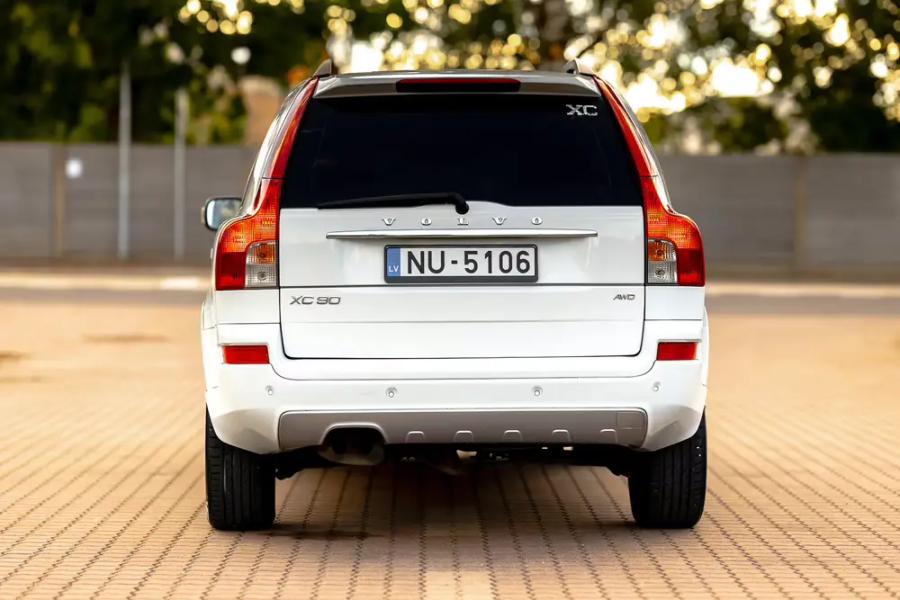 Balts Volvo XC90 2009 Jelgava, ar dzinēja tilpumu 2.40 L un nobraukumu 281 tūkst. km par 8200 €, foto 7 vietnē AUTOMOTO.COM.LV