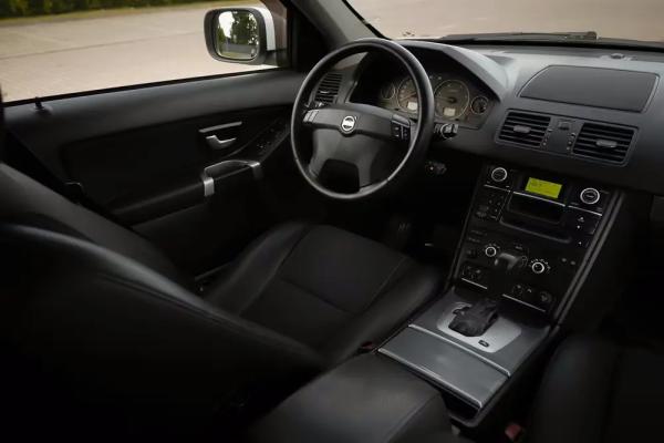 Balts Volvo XC90 2009 Jelgava, ar dzinēja tilpumu 2.40 L un nobraukumu 281 tūkst. km par 8200 €, foto 7 vietnē AUTOMOTO.COM.LV