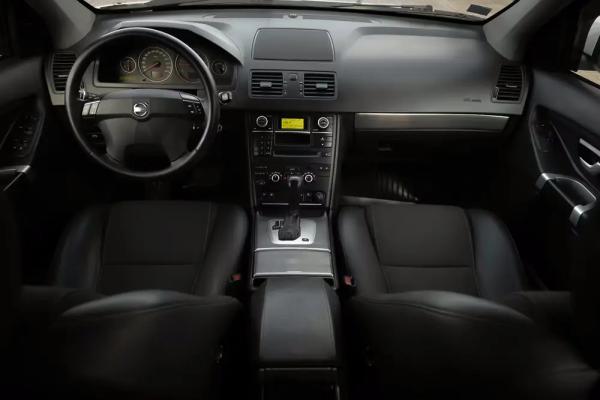 Balts Volvo XC90 2009 Jelgava, ar dzinēja tilpumu 2.40 L un nobraukumu 281 tūkst. km par 8200 €, foto 8 vietnē AUTOMOTO.COM.LV