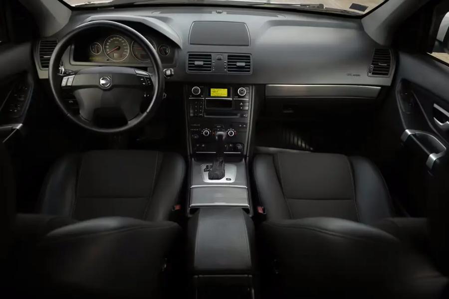 Balts Volvo XC90 2009 Jelgava, ar dzinēja tilpumu 2.40 L un nobraukumu 281 tūkst. km par 8200 €, foto 9 vietnē AUTOMOTO.COM.LV