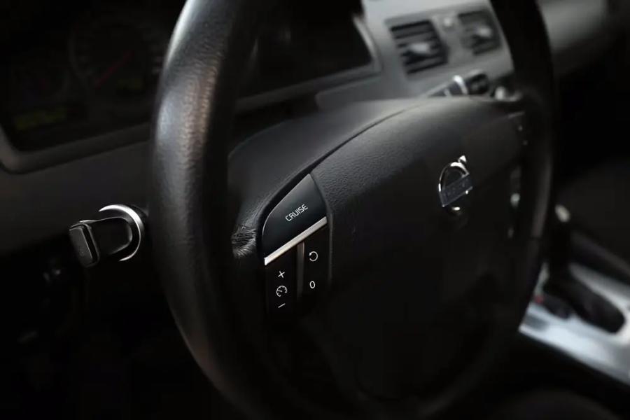 Balts Volvo XC90 2009 Jelgava, ar dzinēja tilpumu 2.40 L un nobraukumu 281 tūkst. km par 8200 €, foto 13 vietnē AUTOMOTO.COM.LV