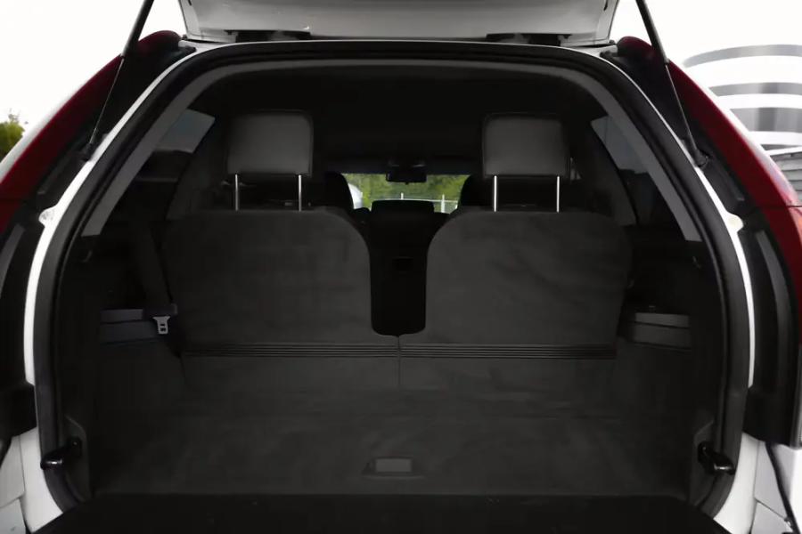 Balts Volvo XC90 2009 Jelgava, ar dzinēja tilpumu 2.40 L un nobraukumu 281 tūkst. km par 8200 €, foto 19 vietnē AUTOMOTO.COM.LV