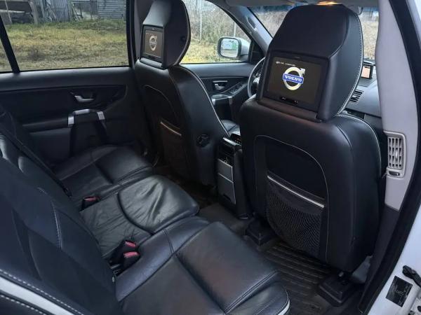 Balts Volvo XC90 2009 Rīga, ar dzinēja tilpumu 2.40 L un nobraukumu 227 tūkst. km par 8800 €, foto 7 vietnē AUTOMOTO.COM.LV