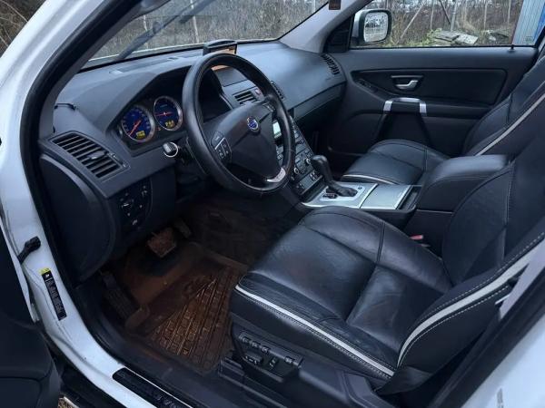 Balts Volvo XC90 2009 Rīga, ar dzinēja tilpumu 2.40 L un nobraukumu 227 tūkst. km par 8800 €, foto 10 vietnē AUTOMOTO.COM.LV